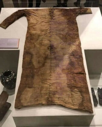 A 4,500-Year-Old Egyptian Tunic: A Mesmerizing Glimpse into Ancient ...